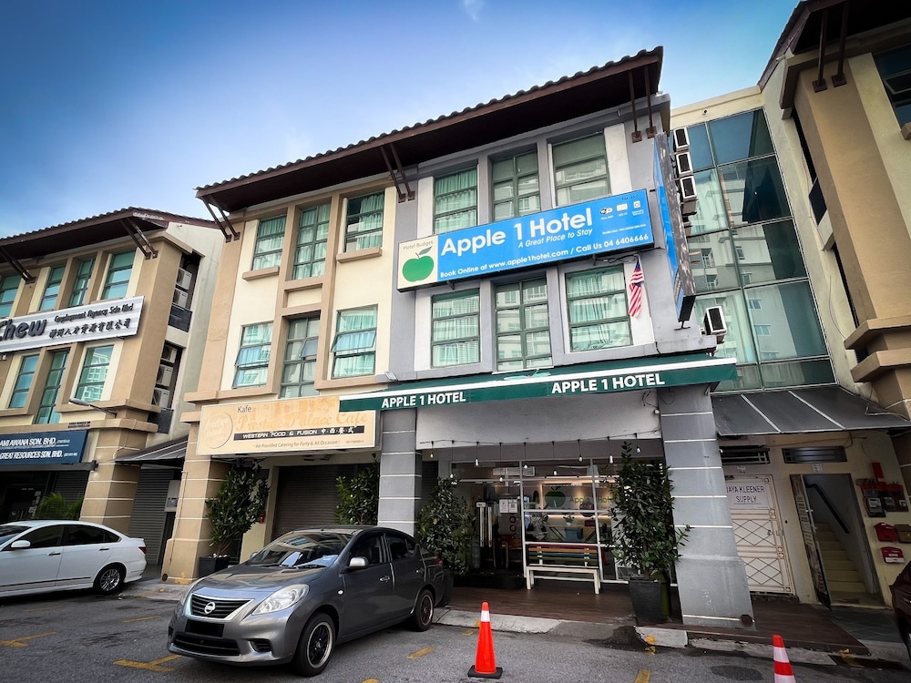 Apple 1 Hotel Queensbay in George Town | 2025 Updated prices, deals ...