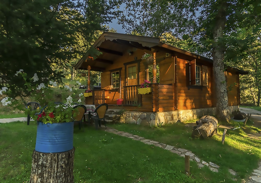 Cabañas de madera Sanabria in Galende | 2025 Updated prices, deals ...