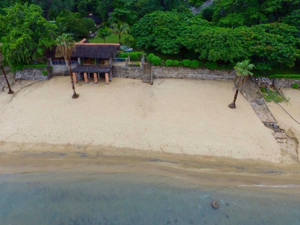 Nkhudzi Beach Lodge in Mangochi | 2023 Updated prices, deals - Klook ...