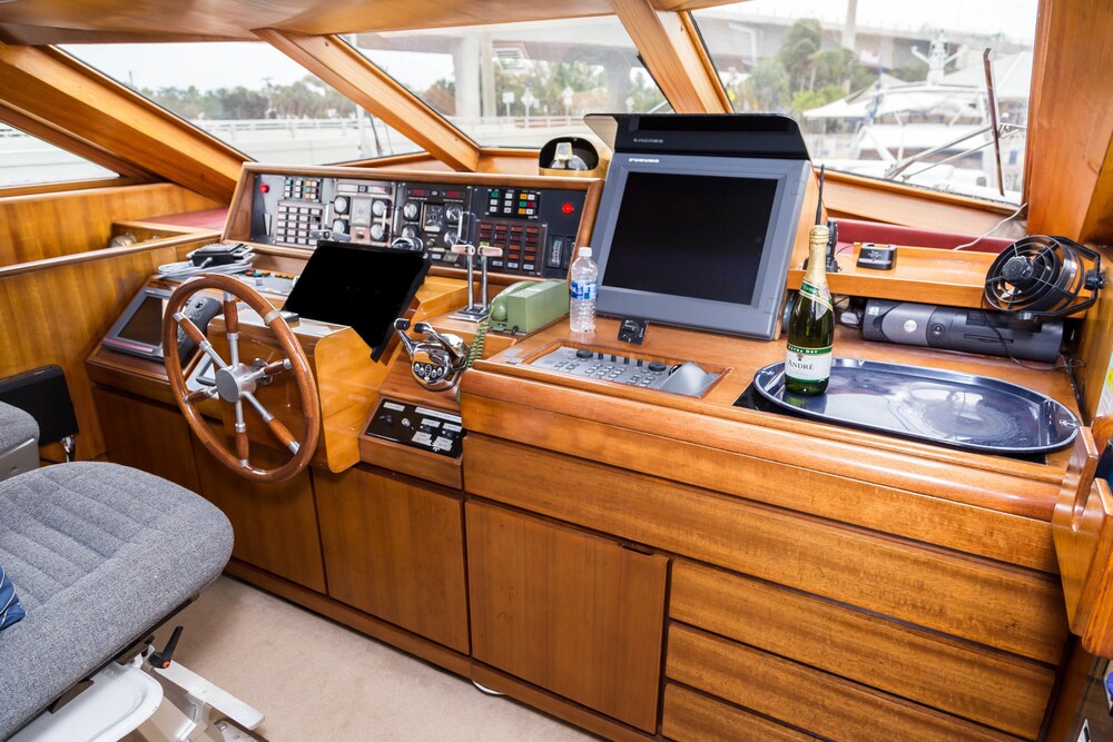 Salt Dancer Mega Yacht Vacation in | 2024 Aktualisierte Preise ...