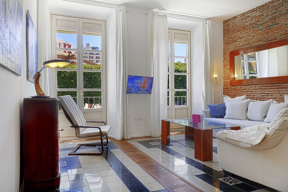 Perla de Malagueta in Málaga | 2024 Updated prices, deals - Klook ...
