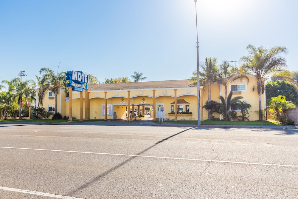 Colonial Pool and Spa Motel in Long Beach | 2023 Updated prices, deals ...