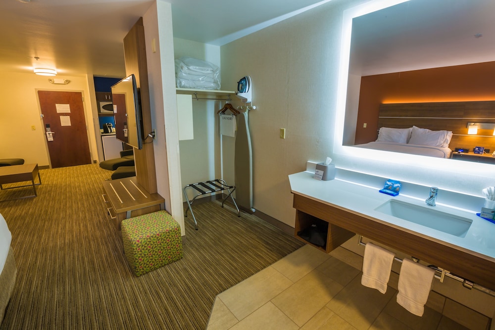 Holiday Inn Express Hotel & Suites Pasco-Tri Cities by IHG in Pasco ...