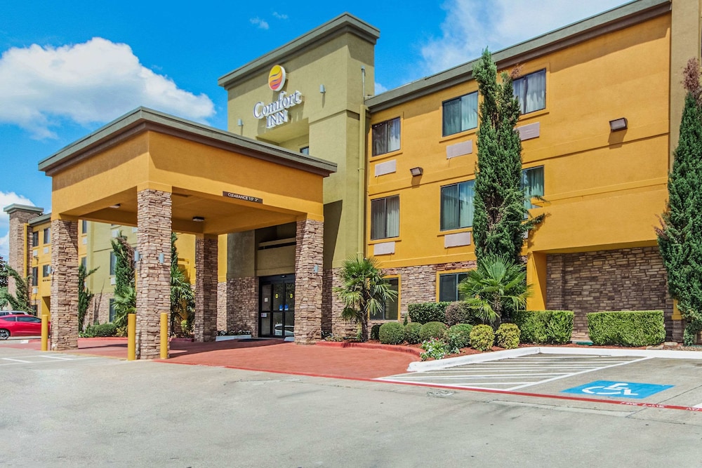 Comfort Inn Dallas Park Central in Dallas | 2023 Updated prices, deals ...