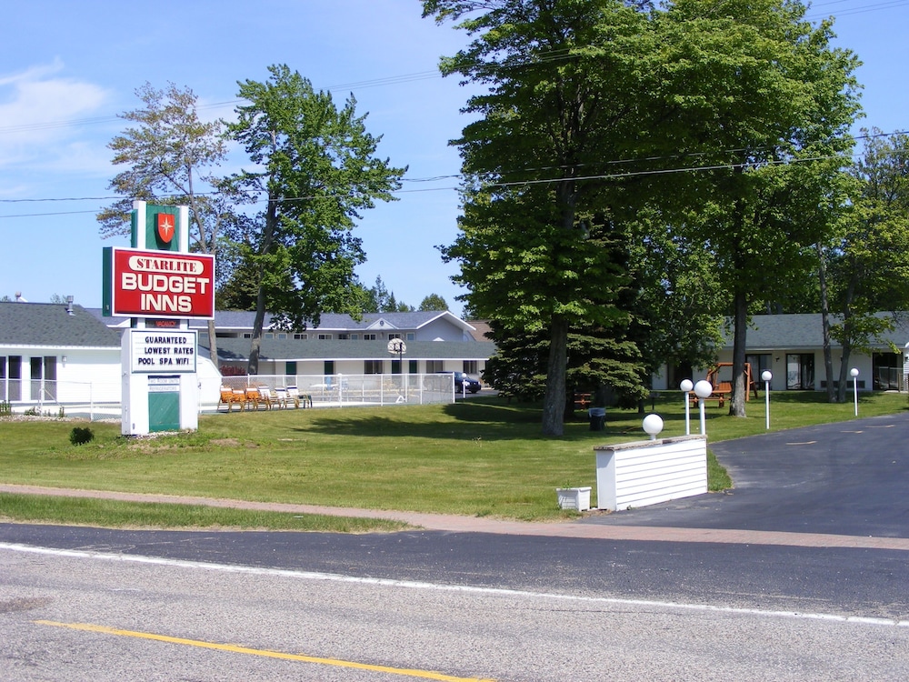 Starlite Budget Inn in Mackinaw City | 2026 Updated prices, deals ...