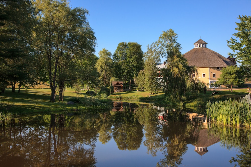 The Inn at Round Barn Farm in Waitsfield | 2024 Updated prices, deals ...