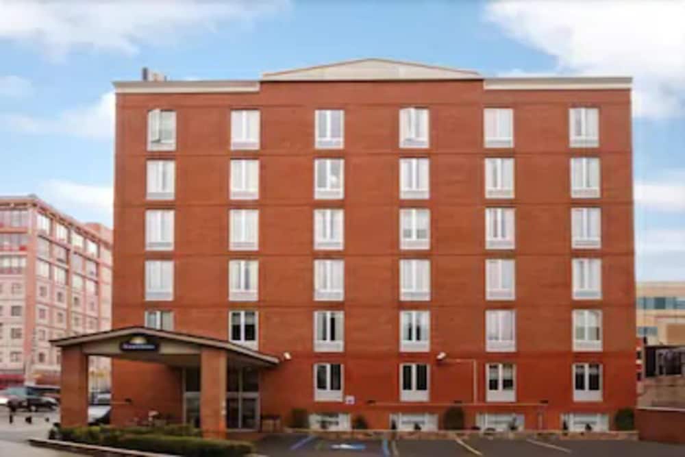 Days Inn by Wyndham Long Island City in New York | 2023 Updated prices ...