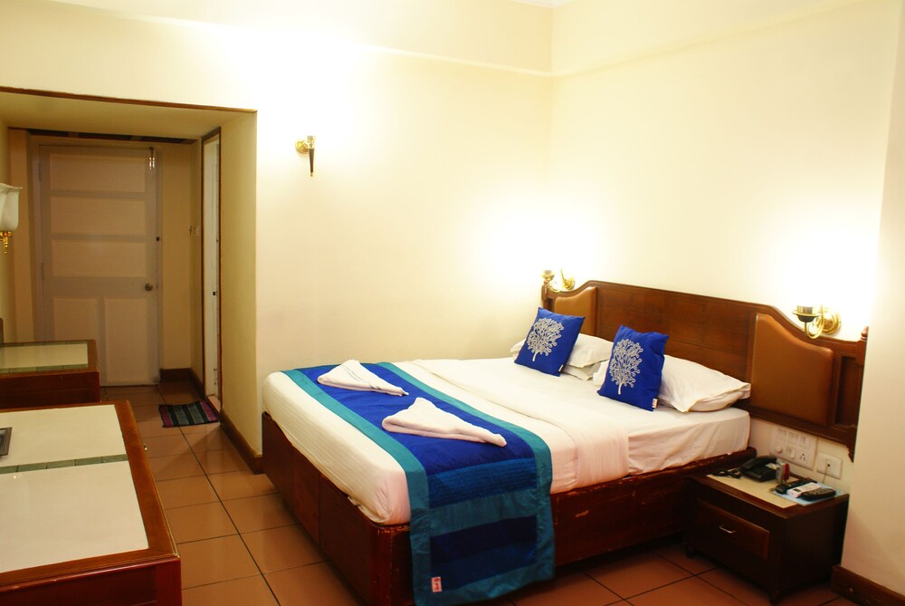 OYO 4002 Hotel Dwaraka in Ernakulam | 2024 Updated prices, deals ...