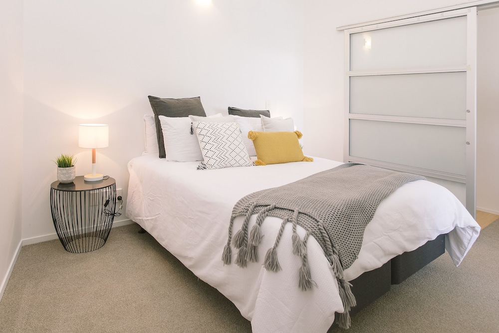 TOWNY - Penthouse with Carpark - 2 Bedrooms in Auckland | 2024 Updated ...