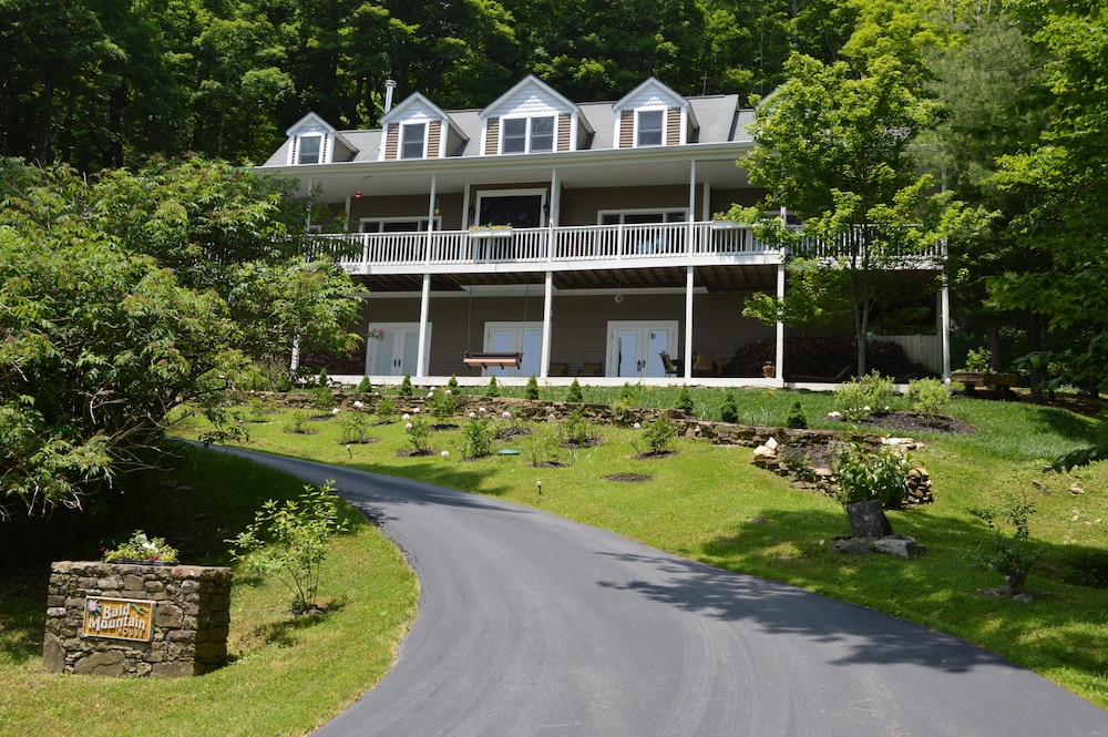 Bald Mountain House Inn at the Wolf Laurel Resort in | 2025 Updated ...