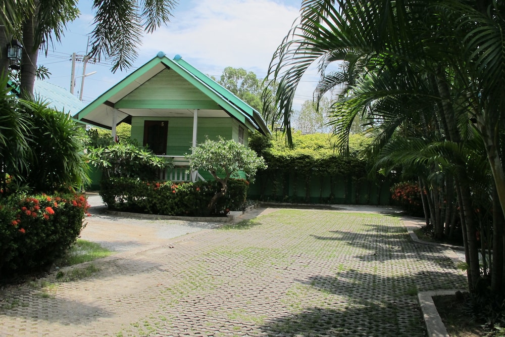 The Green Resort Sri Racha in Si Racha | 2025 Updated prices, deals ...