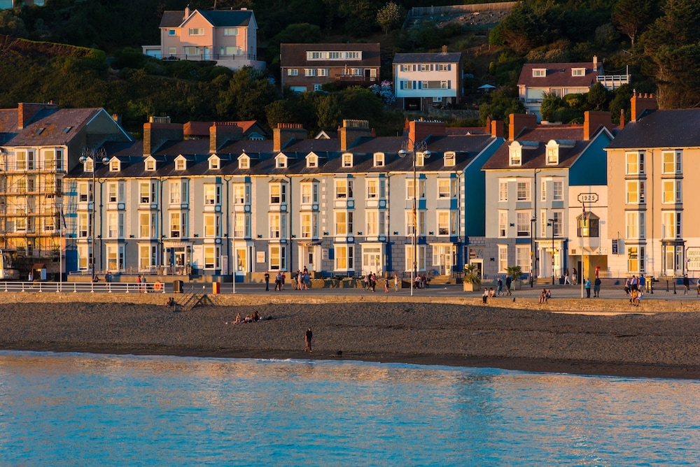Gwesty'r Marine Hotel & Spa in | 2025 Updated prices, deals - Klook ...