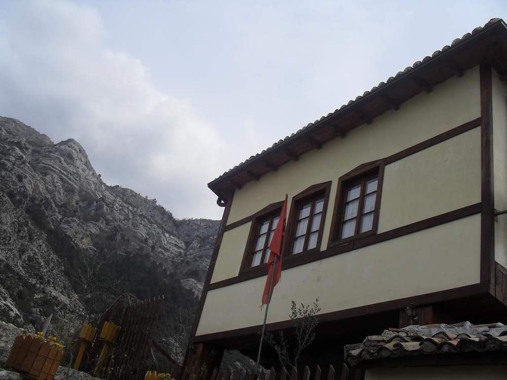 Rooms Emiliano in Bashkia Krujë | 2023 Updated prices, deals - Klook ...