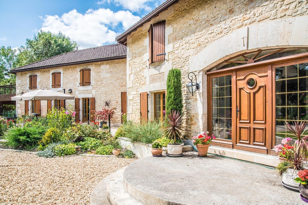 Moulin du Fontcourt Chambre d'Hôtes in Confolens | 2024 Updated prices ...