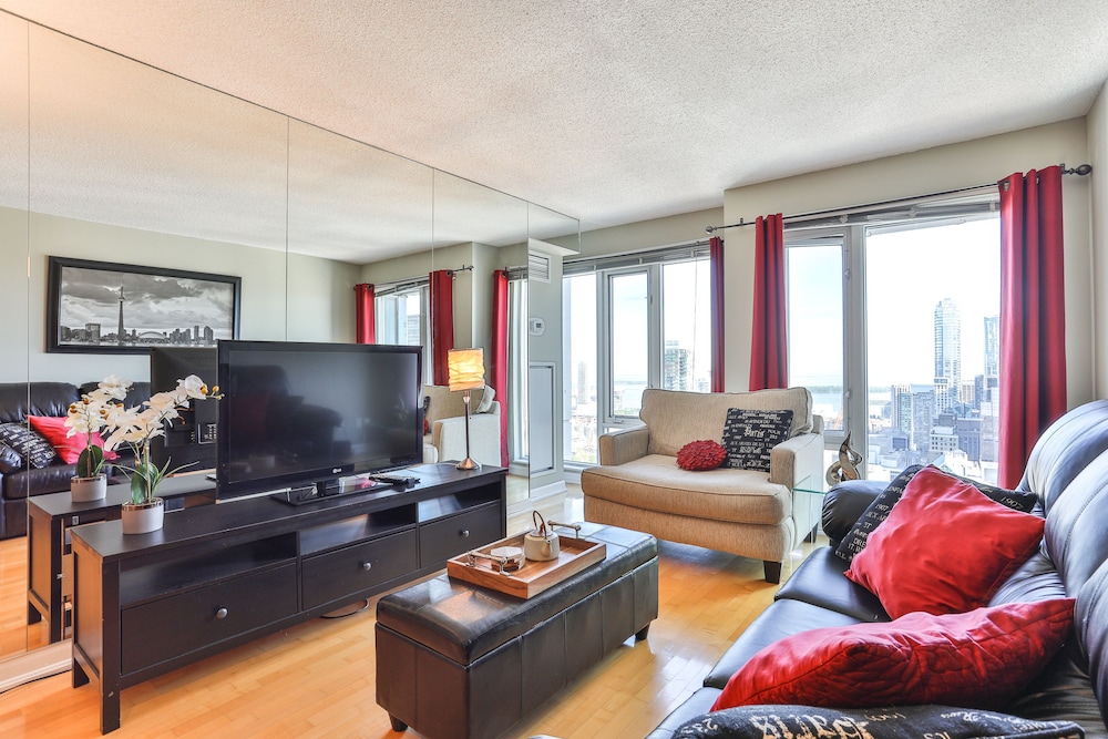 Executive High Rise Suite in Toronto | 2024 Updated prices, deals ...