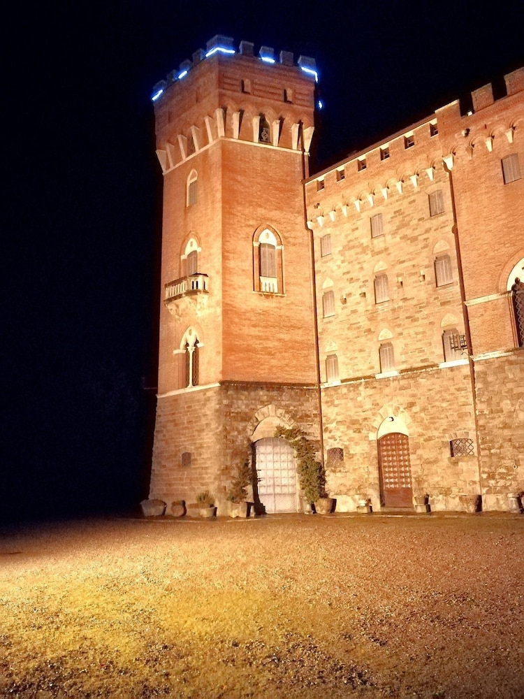 Castello di Valenzano in Subbiano | 2024 Updated prices, deals - Klook ...