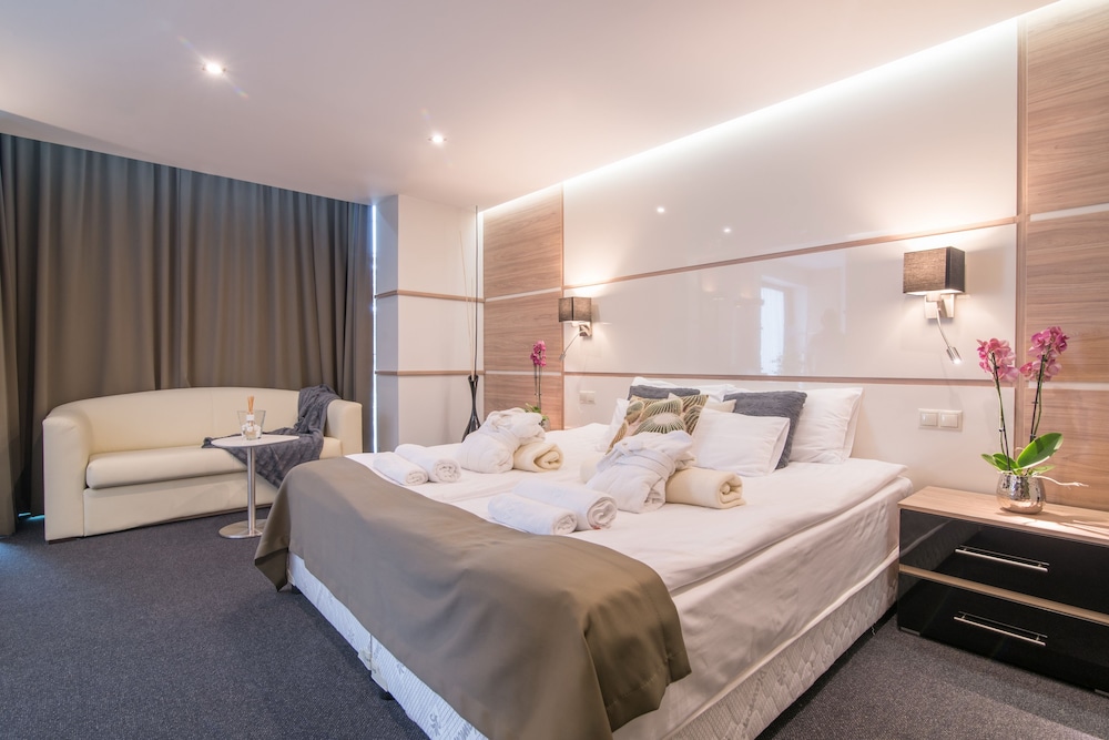 Hotel ZENA beauty & shopping center in Heviz | 2024 Updated prices ...