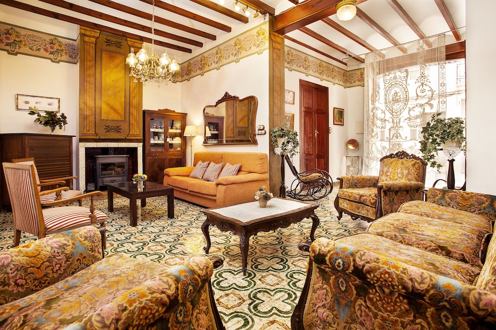 Typical Valencian House. Modernist Style. Recommended for Families in l ...