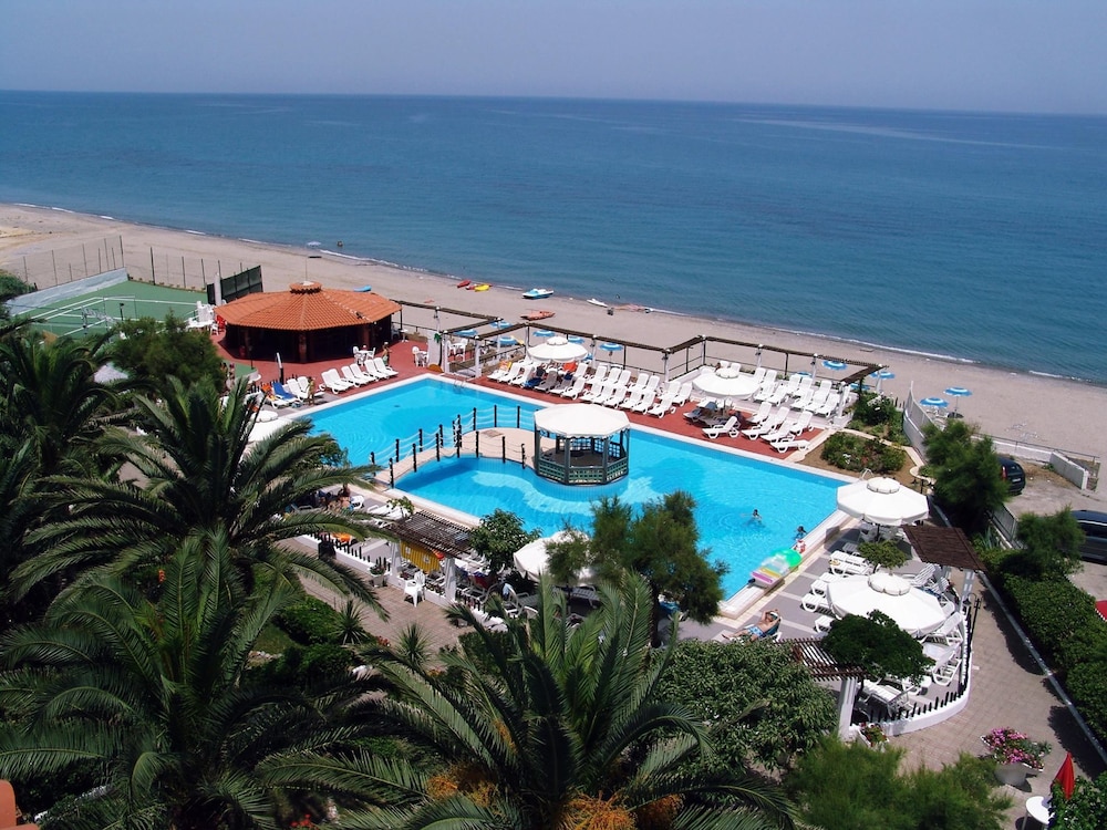 Hotel Club Costa Elisabeth in Ciro | 2024 Updated prices, deals - Klook ...