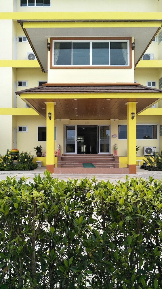 Lor Hon Tai Place in Lopburi Province | 2023 Updated prices, deals ...