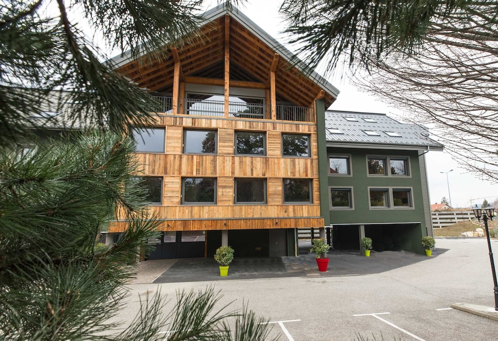 Les Cabanes de La Maison Rouge in | 2024 Updated prices, deals - Klook ...