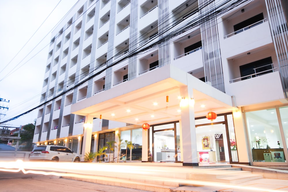 White House Bizotel in Bangkok | 2025 Updated prices, deals - Klook ...