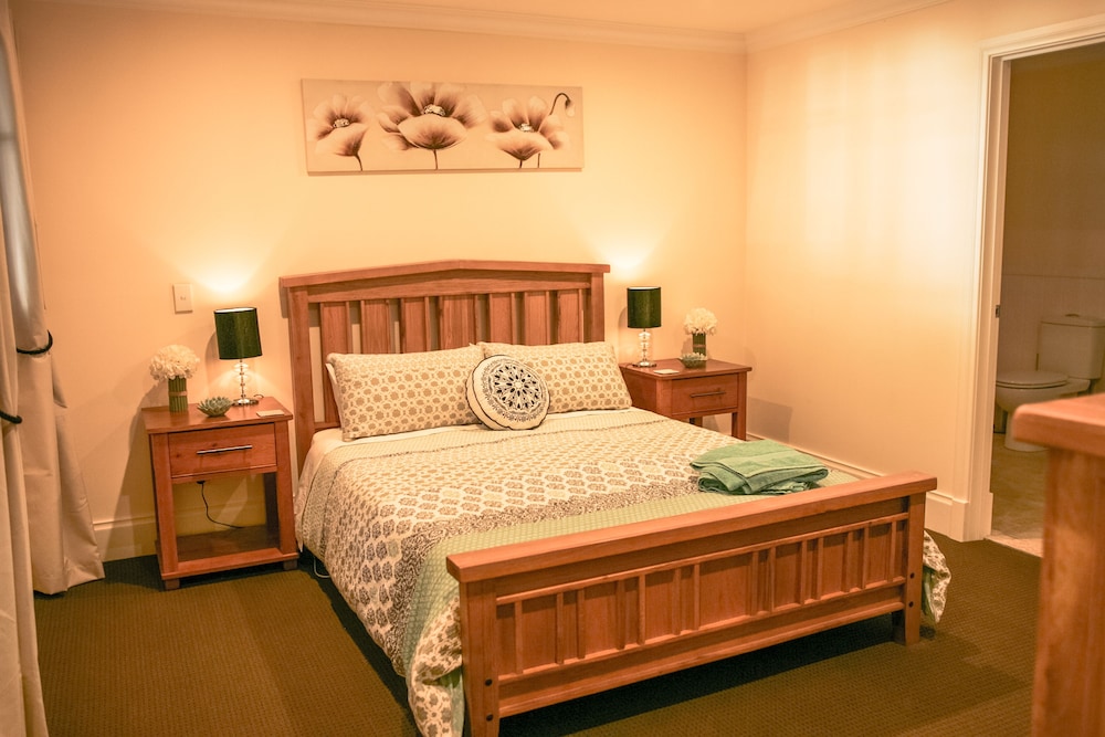 Oak Tree Cottage - Mundaring in Perth | 2024 Updated prices, deals ...
