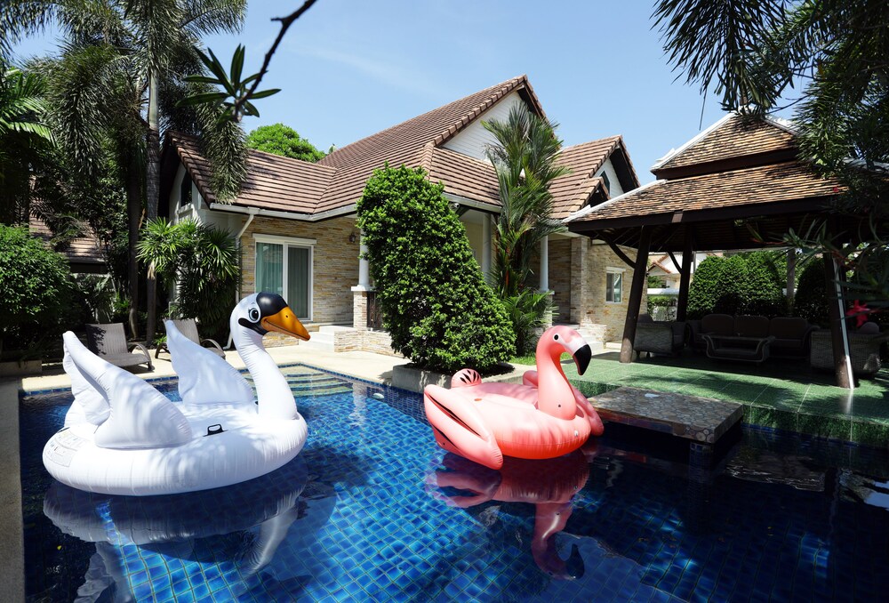 Green Residence Pool Villa in Pattaya | 2024 Updated prices, deals ...