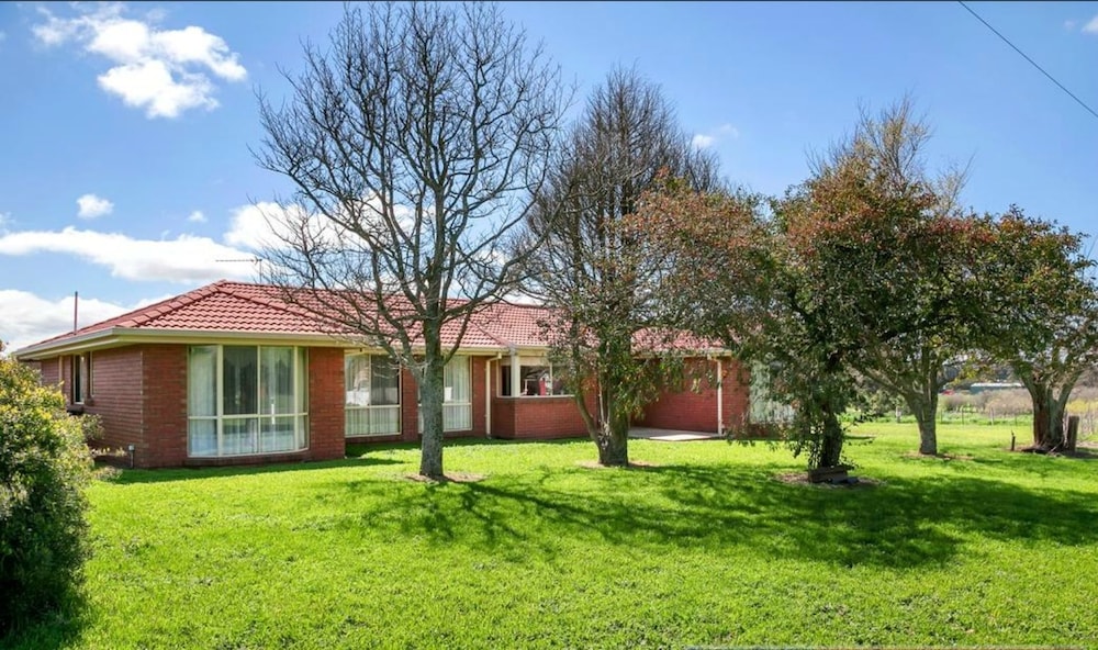 Impressive Hobby Farm Close in Bungaree in null | 2023 Updated prices ...