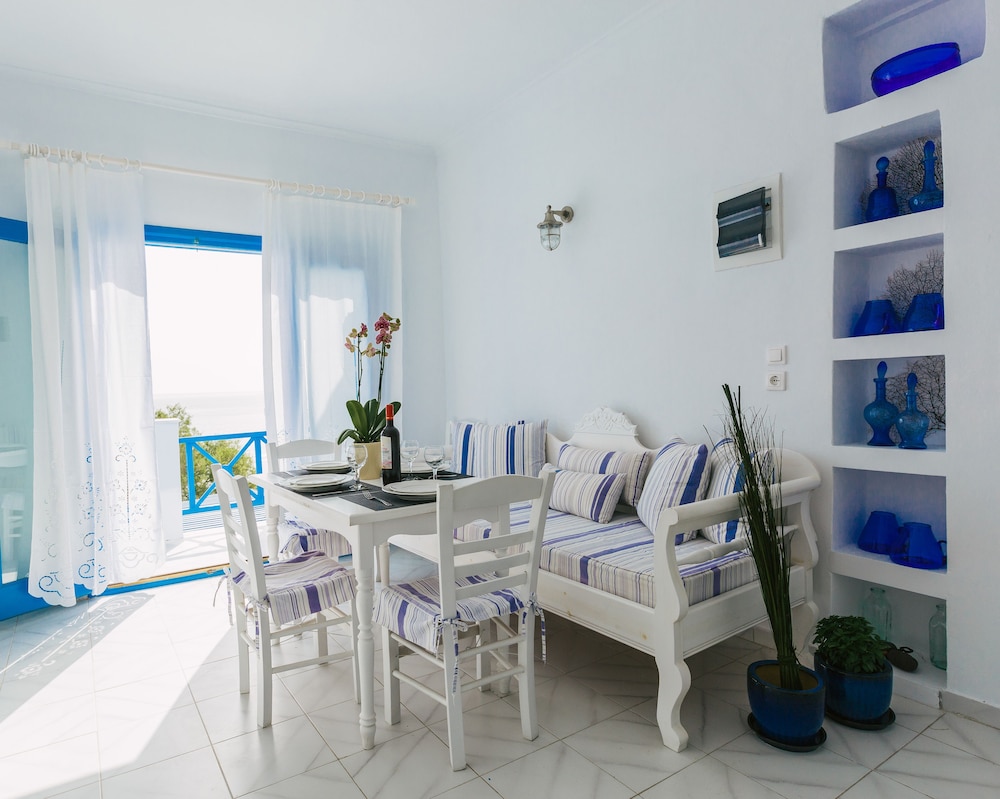 GeoMare Beach House in Municipality of Thira | 2024 Updated prices ...