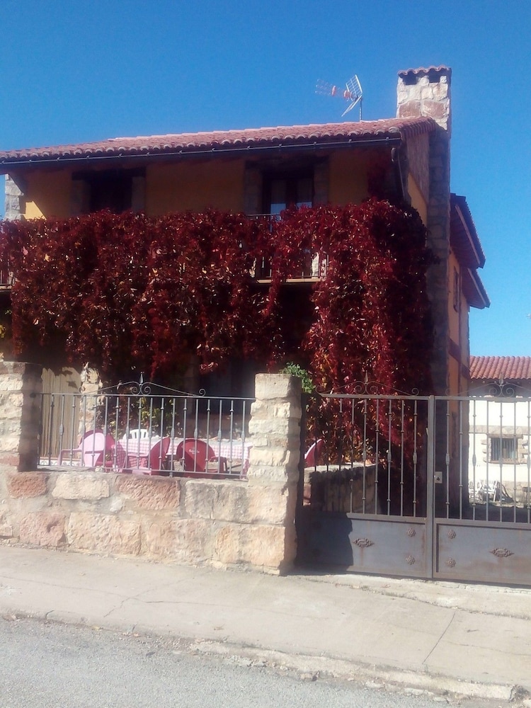 Apartamentos Turísticos Los Tejos in Orea | 2024 Updated prices, deals ...