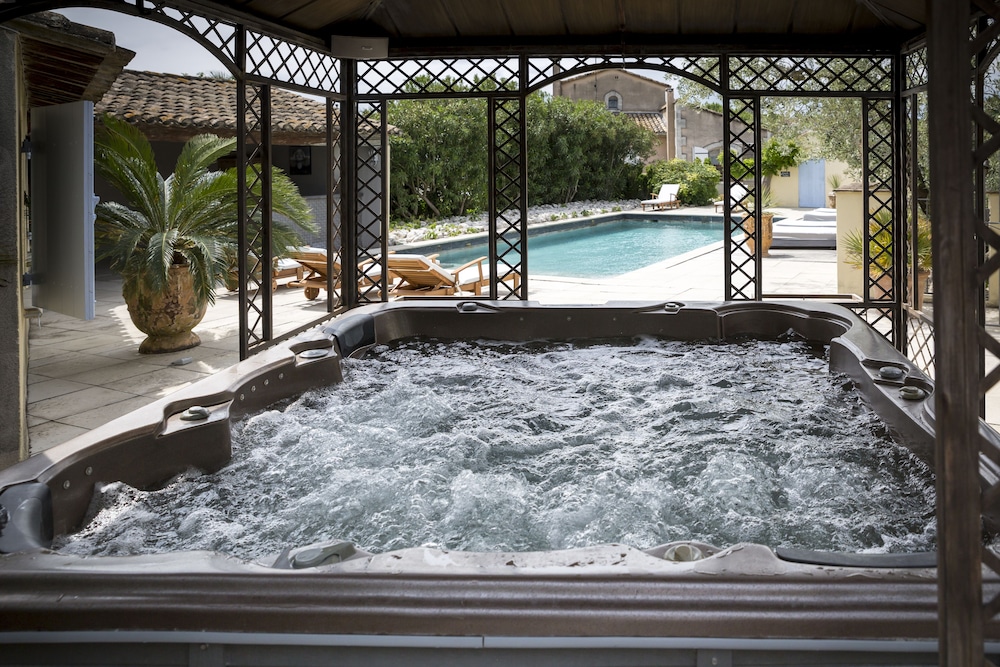 Mas De L'ilon in Nîmes | 2025 Updated prices, deals - Klook United States