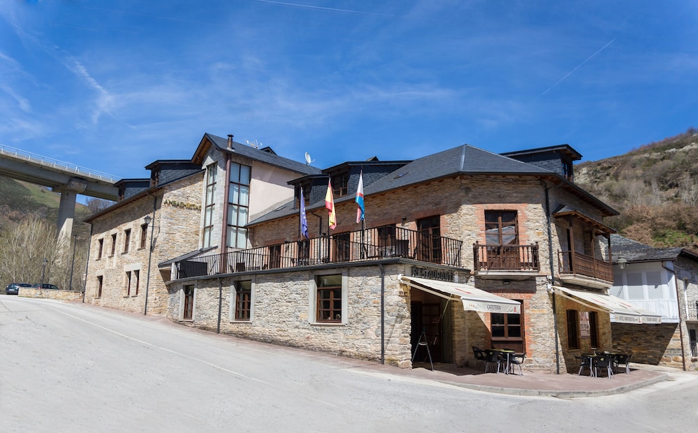 Hotel Ambasmestas in El Bierzo | 2024 Updated prices, deals - Klook ...