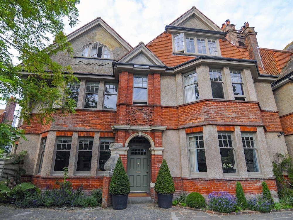 Saffrons Apartment in Eastbourne | 2024 Updated prices, deals - Klook ...