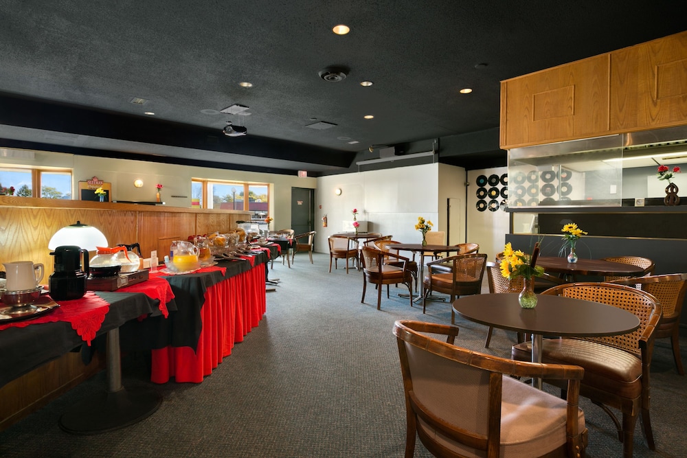 Canada Continental Hotel in Kingston | 2023 Updated prices, deals ...