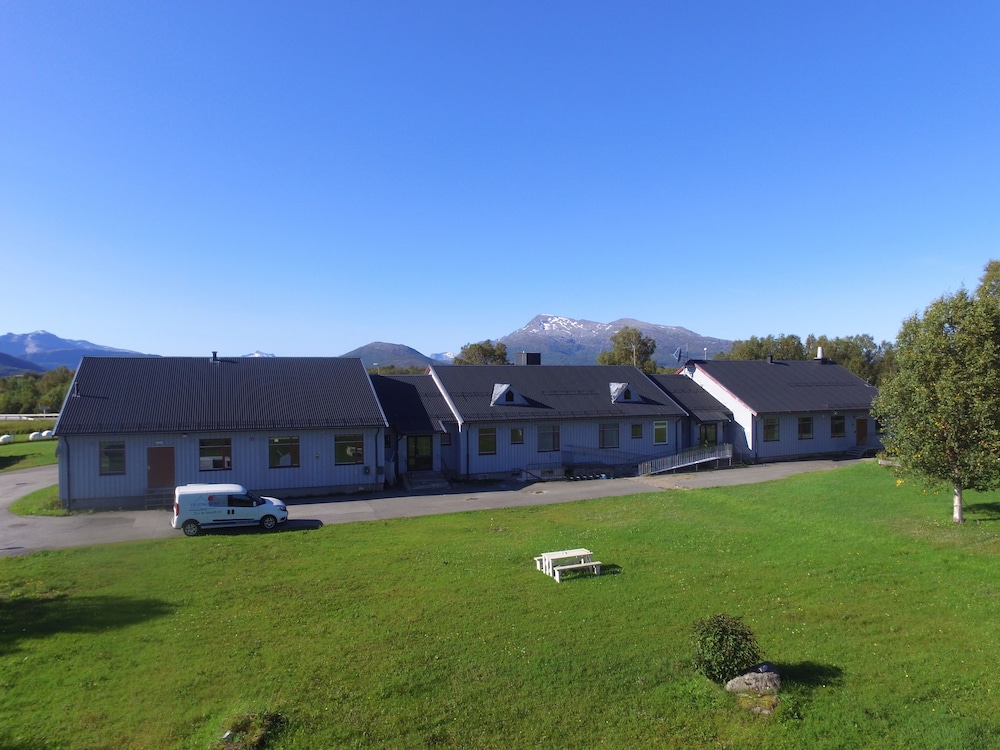 Camp Elvemo by Tjeldsundbrua in Skånland | 2025 Updated prices, deals ...