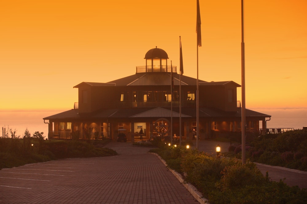 Pinnacle Point Beach and Golf Resort in Garden Route District ...