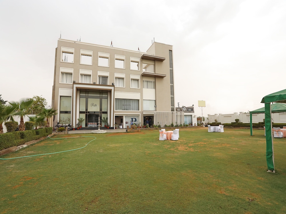 OYO 15153 Rudraksh Hotel & Resort in Rewari | 2024 Updated prices ...