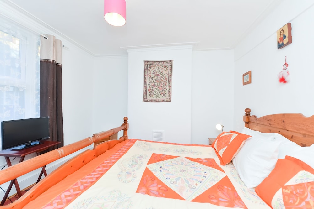 Raspberry Lodge in London | 2024 Updated prices, deals - Klook United ...