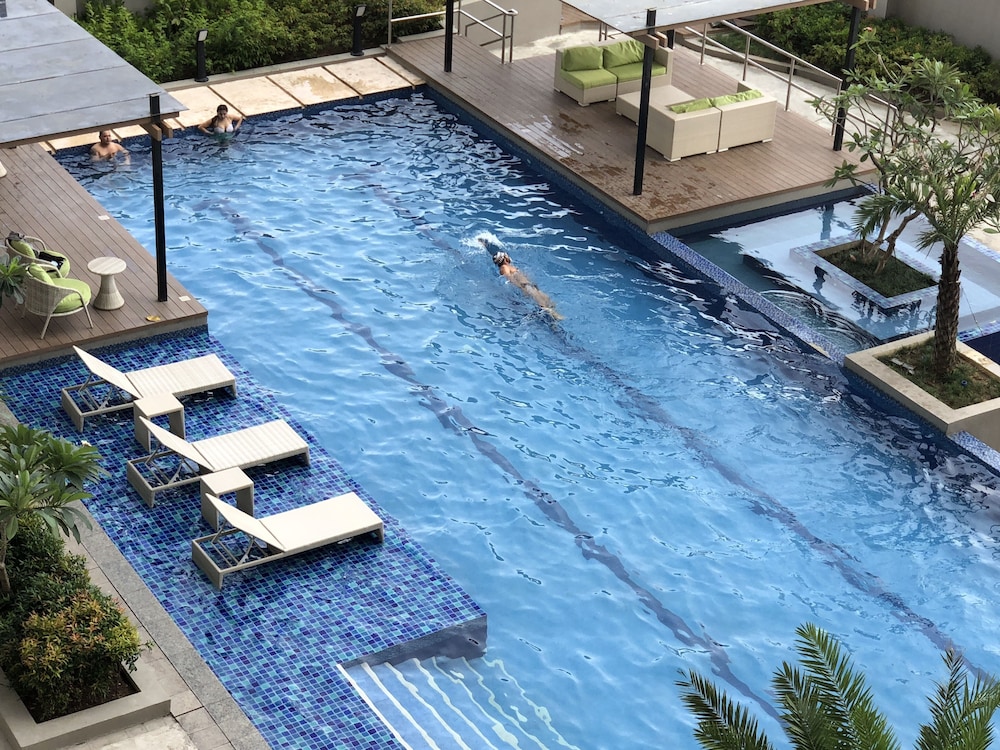 Horizon 101 A1 Shortwalk Robinson mall mango square bars free Pool ในเ ...