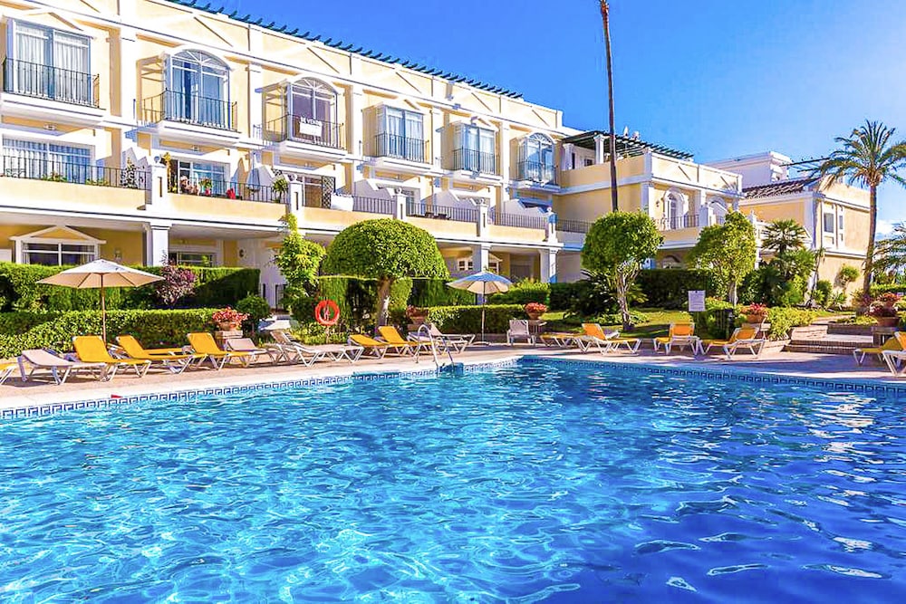 OleHolidays Aloha Gardens junto a Puerto Banús Luxury in Marbella ...