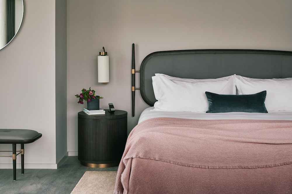 The Stratford, Autograph Collection in London | 2025 Updated prices ...