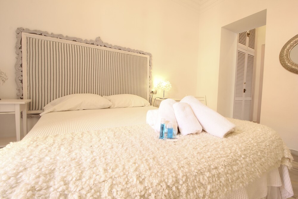 Deluxe Apartment Trajano in Seville | 2023 Updated prices, deals ...