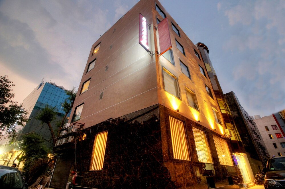 Hotel Paragon Suites in New Delhi | 2025 Updated prices, deals - Klook ...