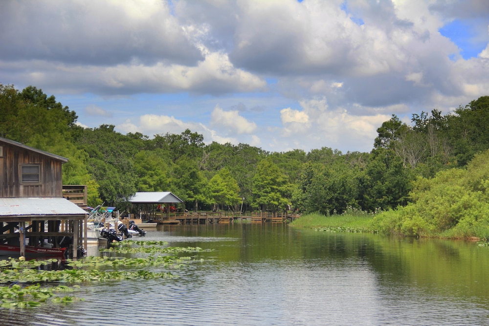 Camp Mack, a Guy Harvey Lodge, Marina & RV Resort ใน | ราคาและดีลใหม่ใน ...