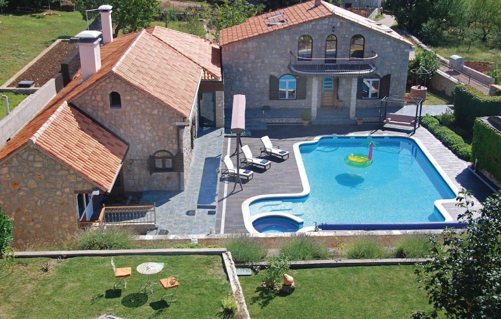 Zekova torina in Općina Cista Provo | 2024 Updated prices, deals ...