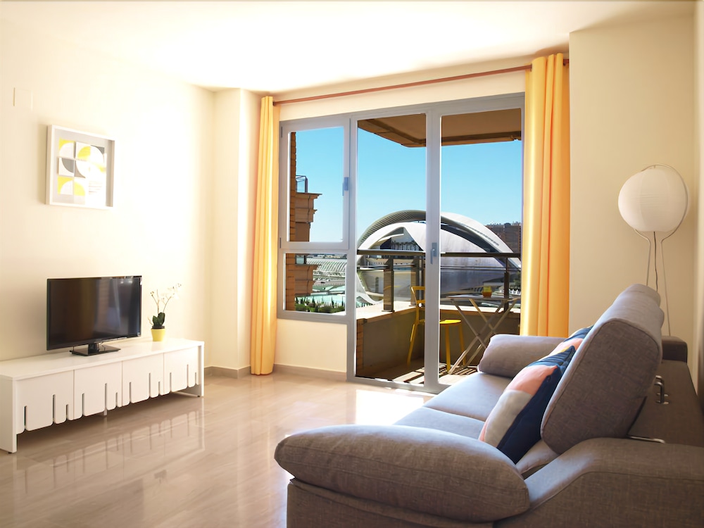 ApartUP Yellow Opera View in Valencia | 2025 Updated prices, deals ...
