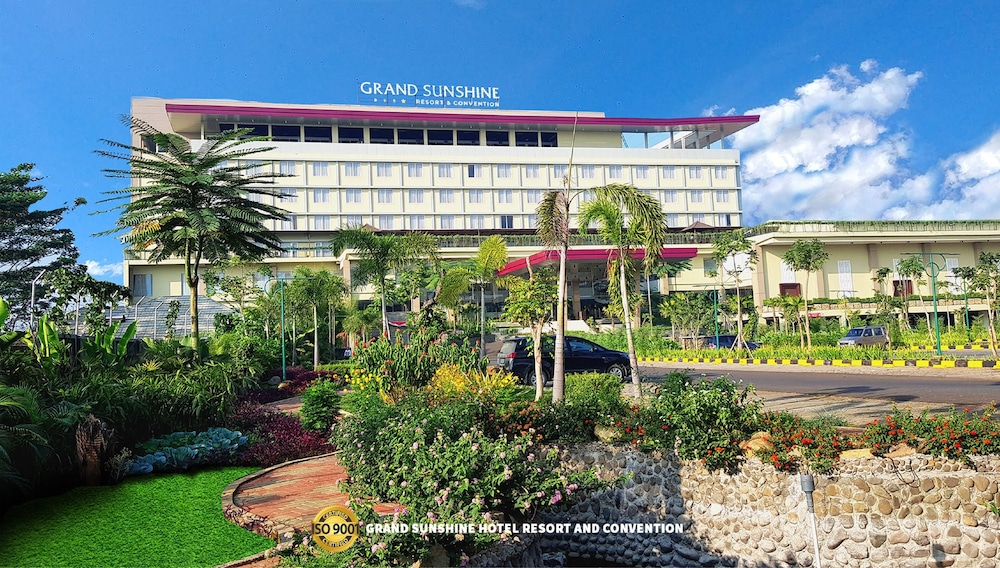 Grand Sunshine Resort & Convention in Soreang | 2025 Updated prices ...