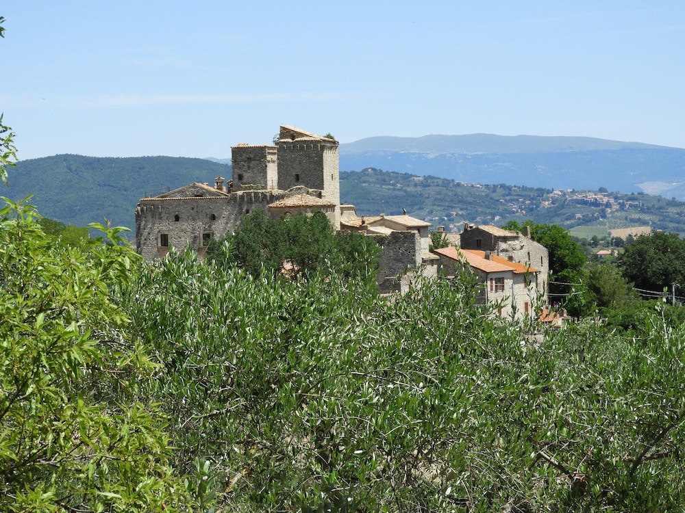 Castello di Barattano in Gualdo Cattaneo | 2024 Updated prices, deals ...