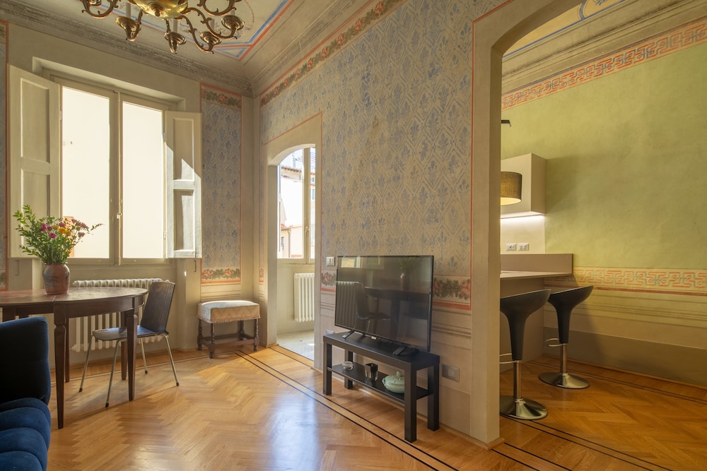 Romantic Laura in Florence | 2025 Updated prices, deals - Klook United ...